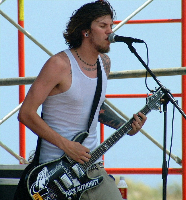 C-101 C-Sculptures 2003 - smile empty soul